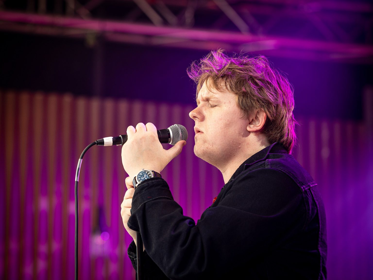 Lewis Capaldi Tour 2025: Everything You Need to Know - Musichitbox